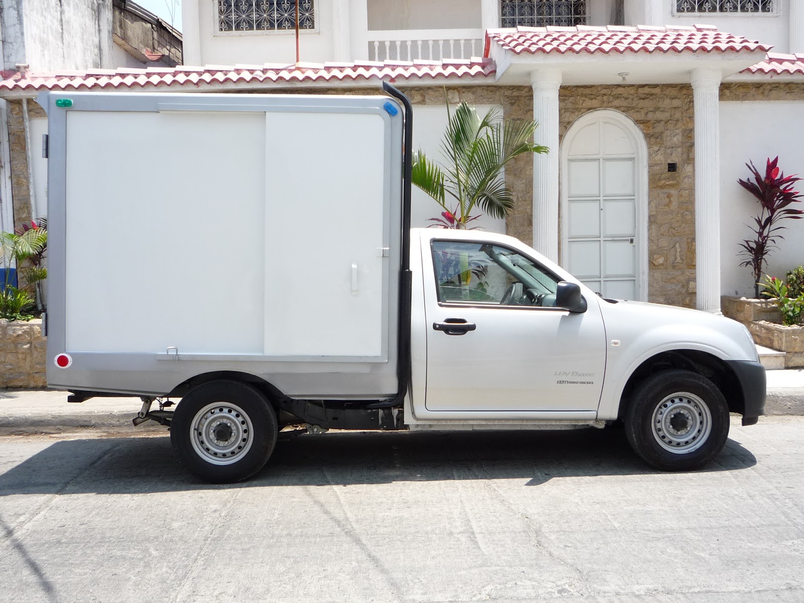 Metálicas Cáceres: FURGONES COMPLETOS PARA CAMIONETAS