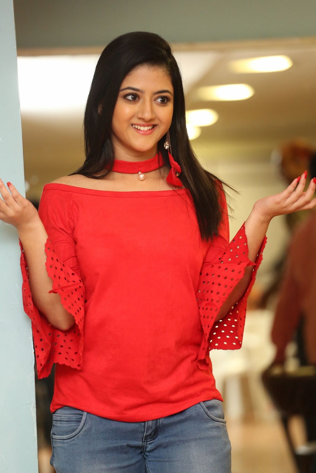 Shriya Sharma latest sizzling pics in red top