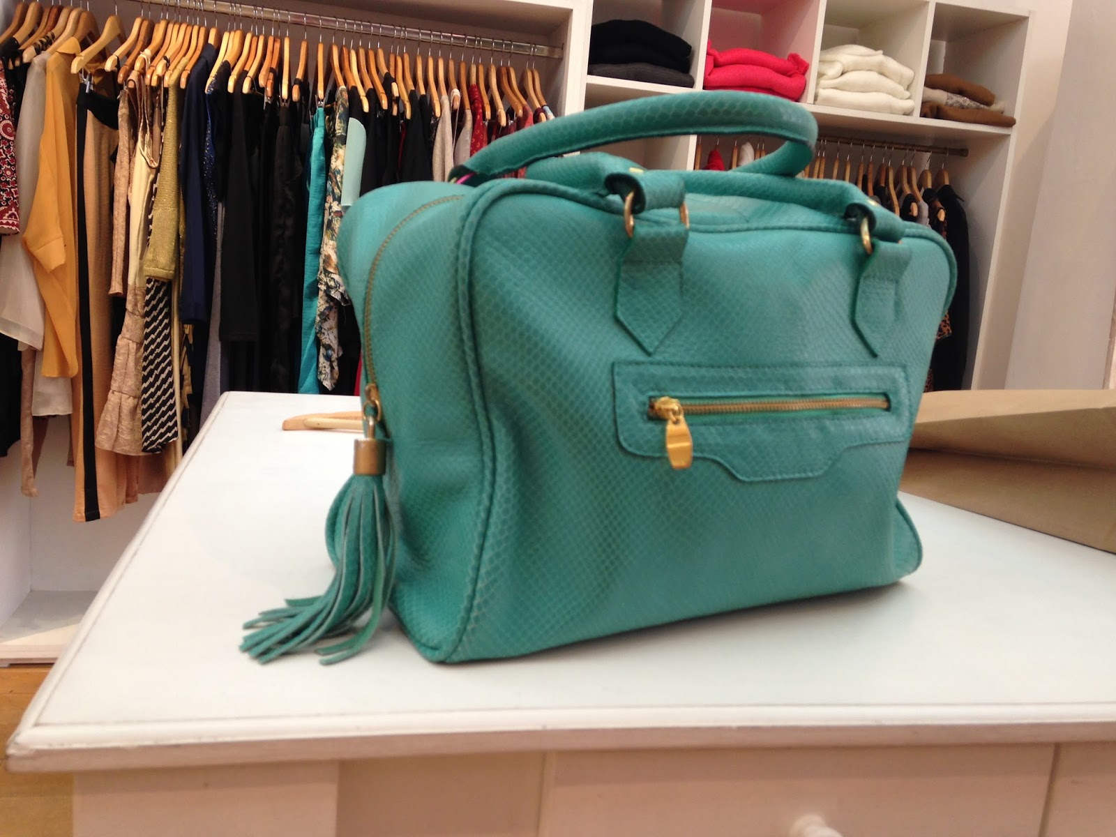 Carteras, 15 diferentes modelos en el Color del Verano, elegí el tuyo.