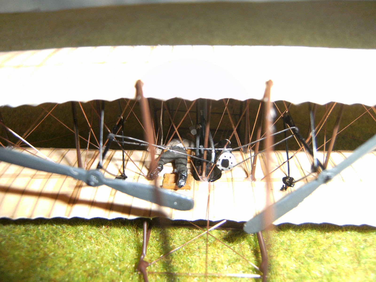 Happyscale-Modellbau: Wright Flyer - papermodel ( and wire ) 1:72