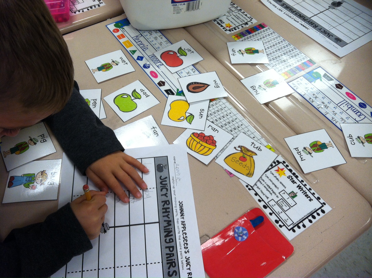 Mrs. Wheeler's First Grade Tidbits: Literacy Centers 2012-2013