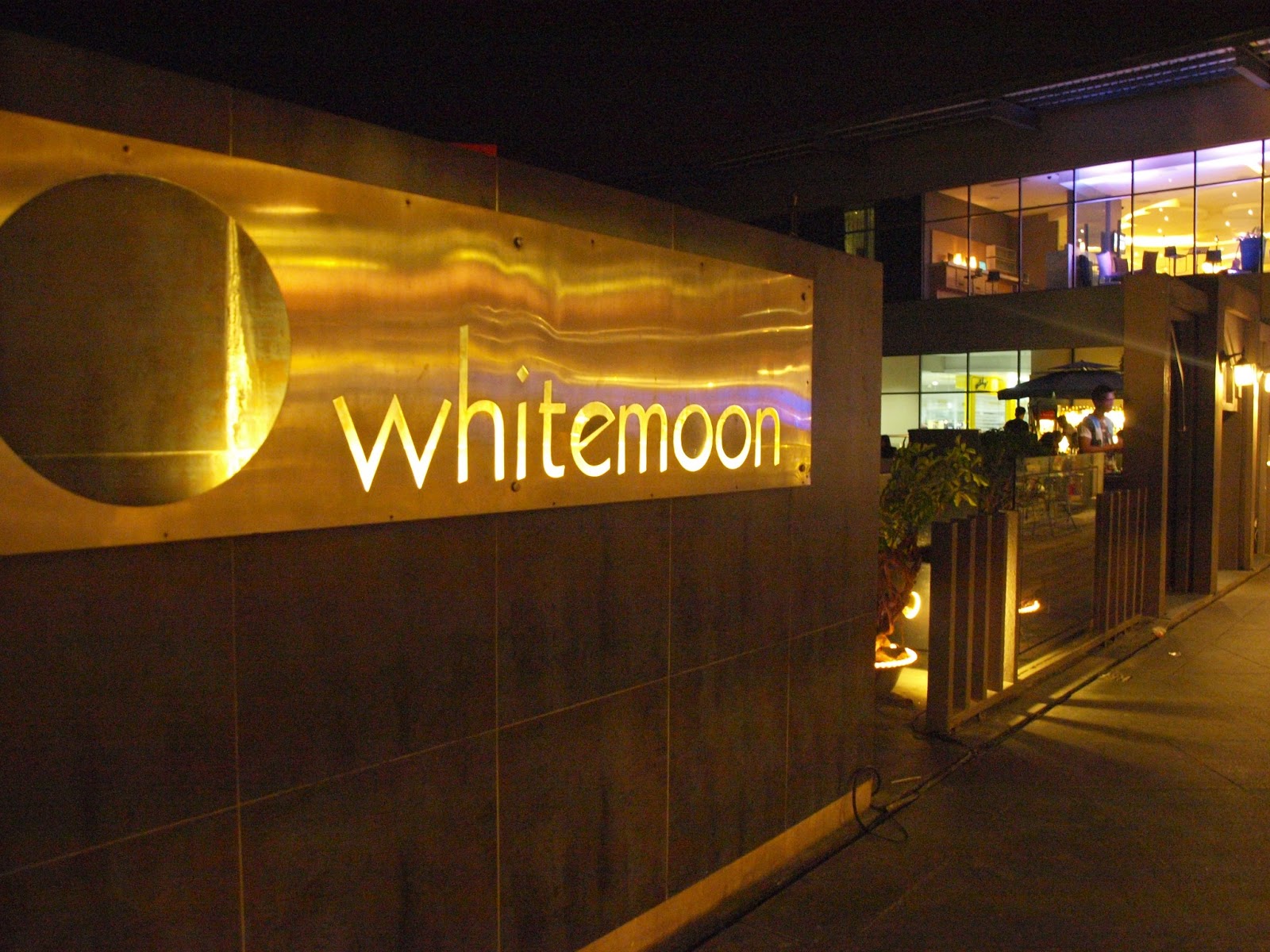 The awesome grind: Whitemoon Bar: Where sunset tops the menu