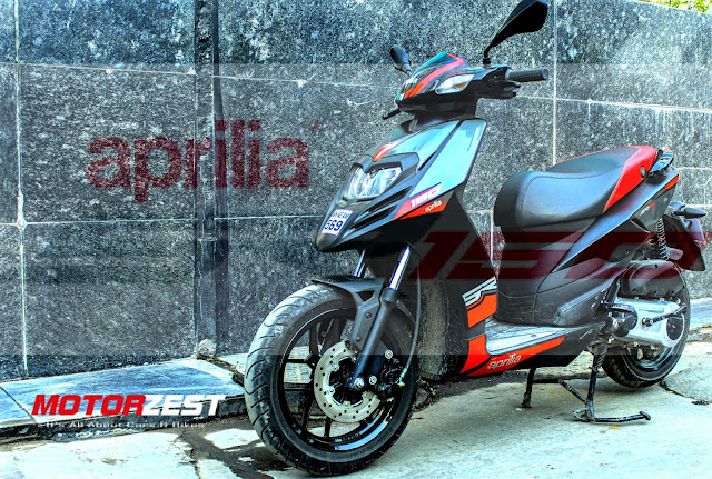 A gearless scooter that puts some 150cc bikes to shame! | Aprilia SR150 ...