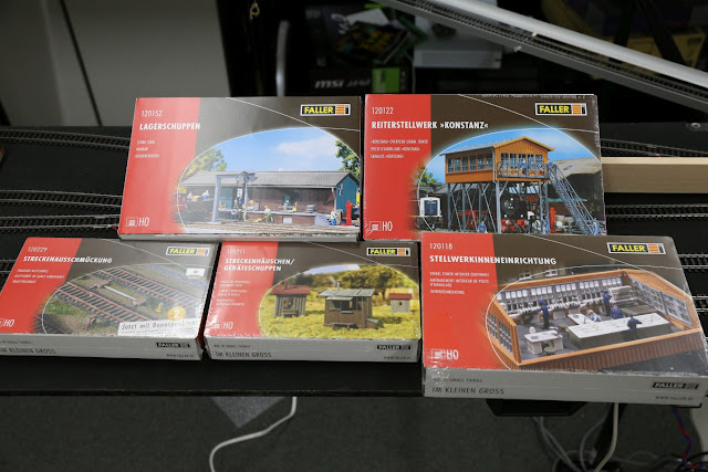 写真右上の信号所、これは実際に展示されている歴史的な信号所。