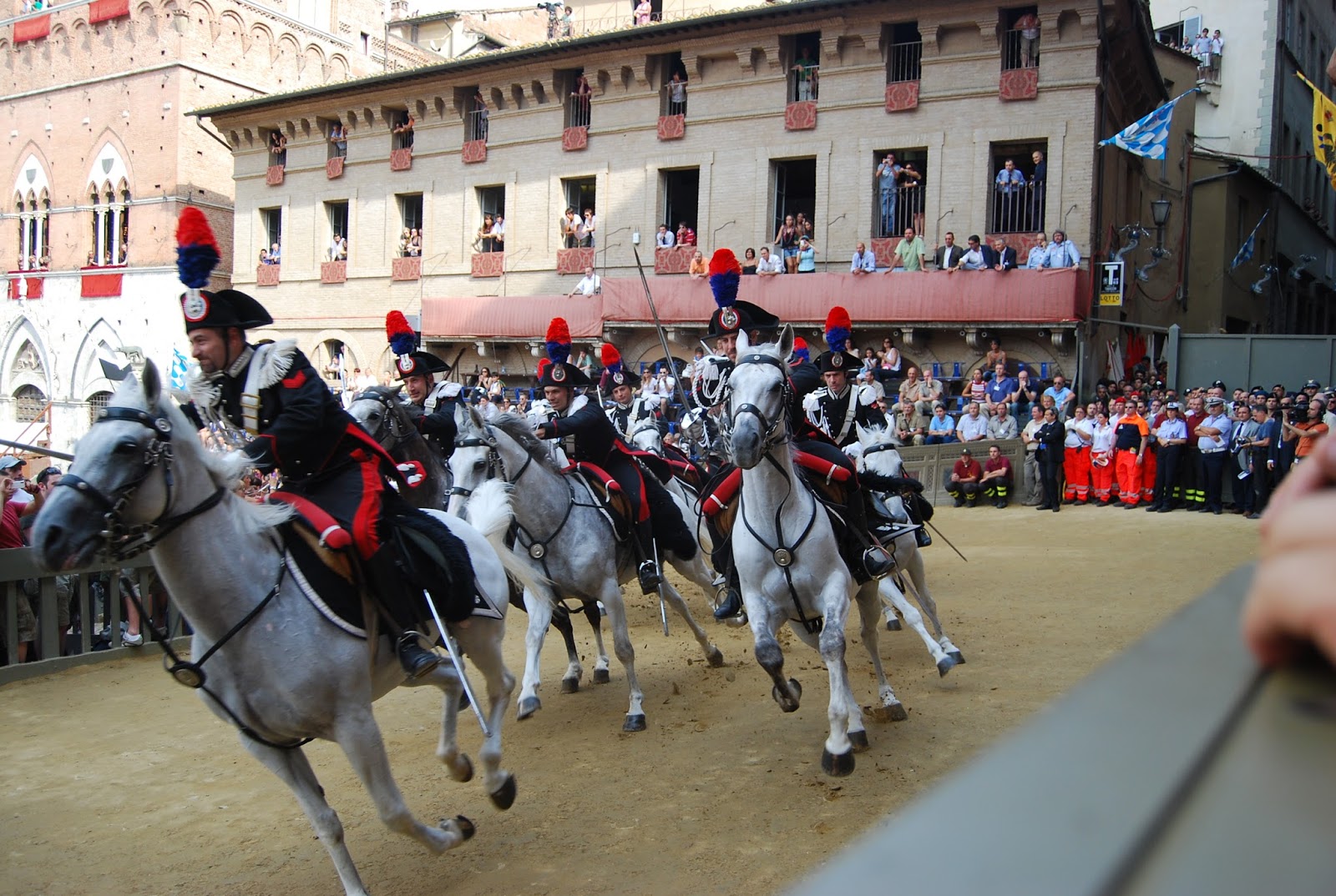 Half Windsor Full Throttle: Stylish Italian Police Uniforms - Carabinieri