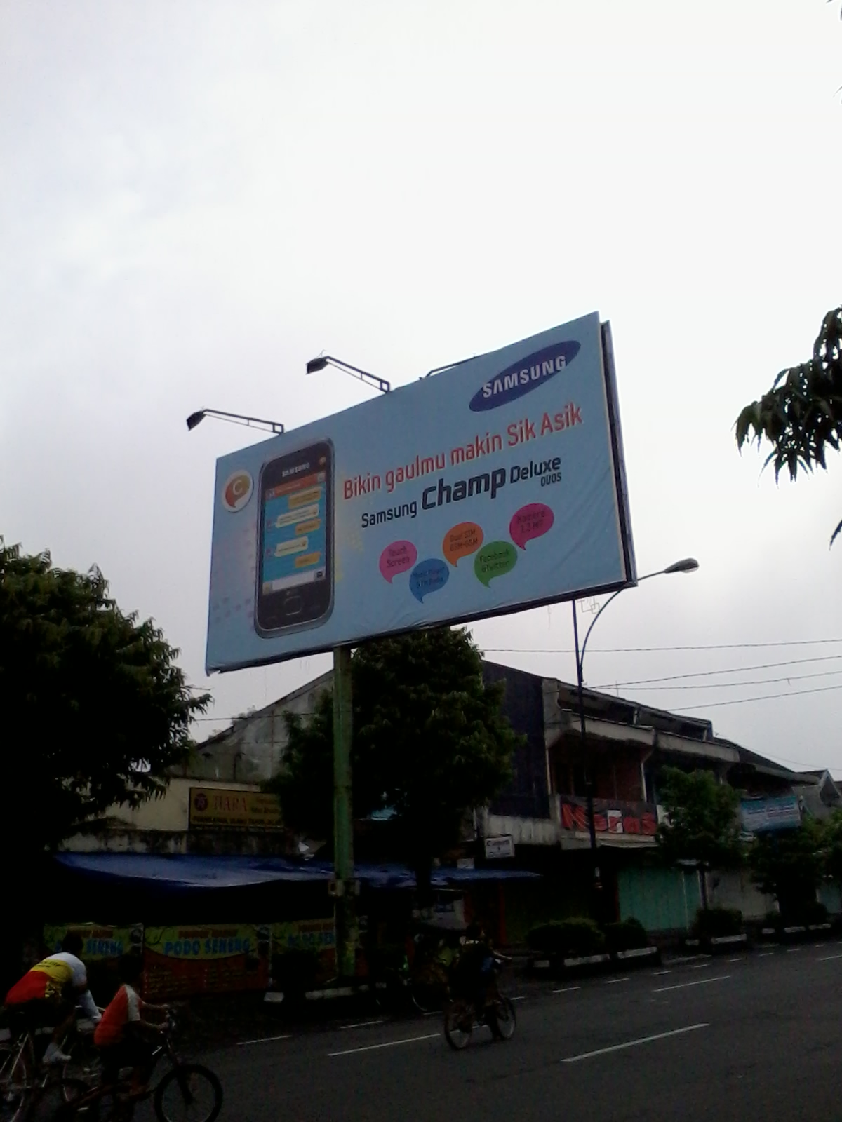 Mencari Iklan Handphone | Yuk Belajar Android