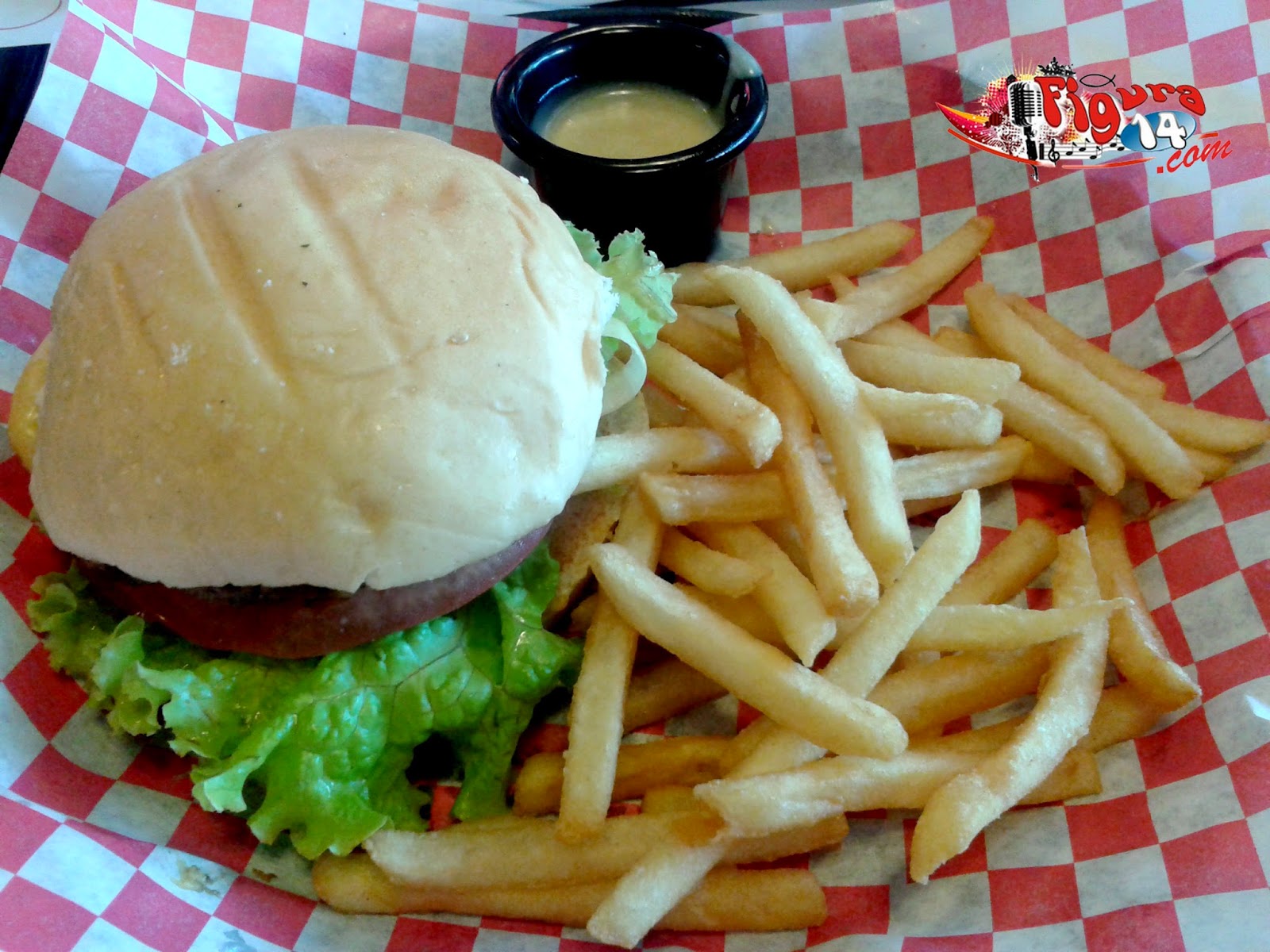 Chef Pepper presenta su nueva hamburguesa Angus Cheeseburger - Figura14.com