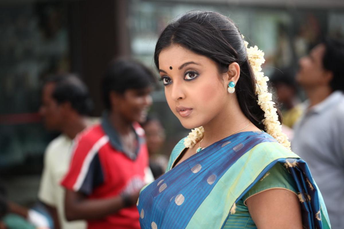 Tanushree Dutta Saree Stills Images ~ Cinema Gallery