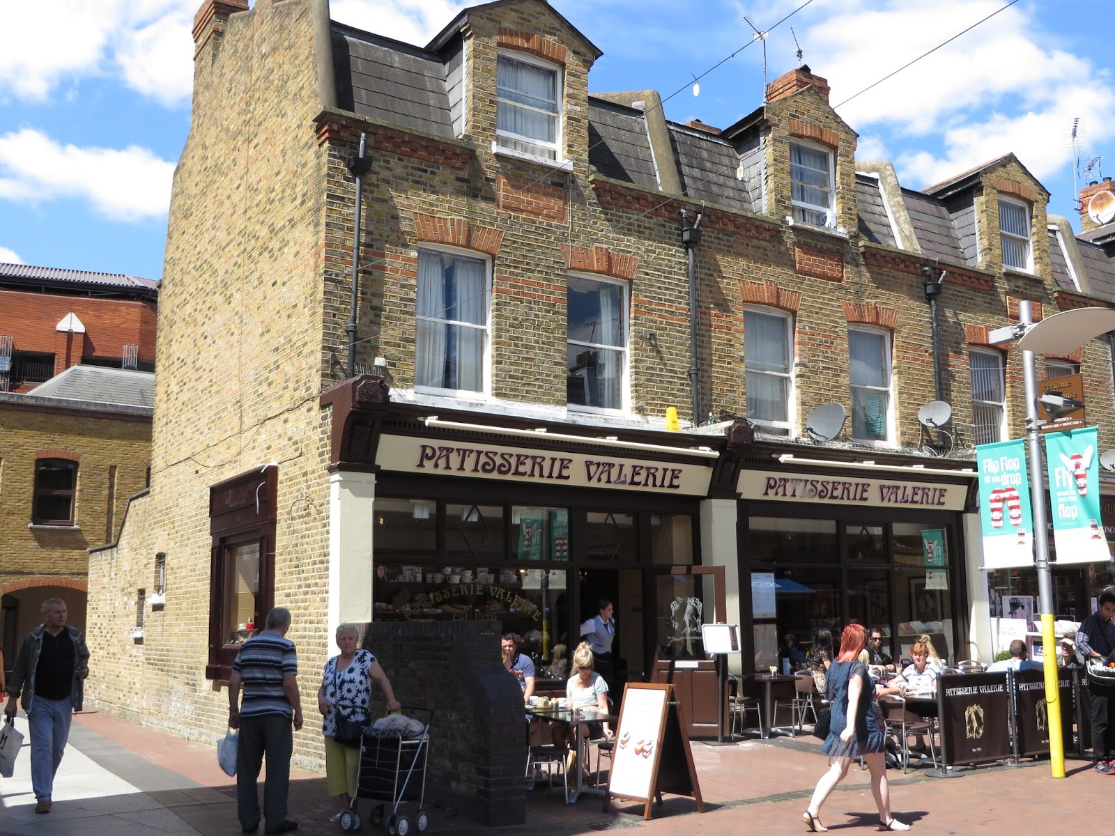 Straining over the blog..... More Tales from an Urbane Flâneur: An ...