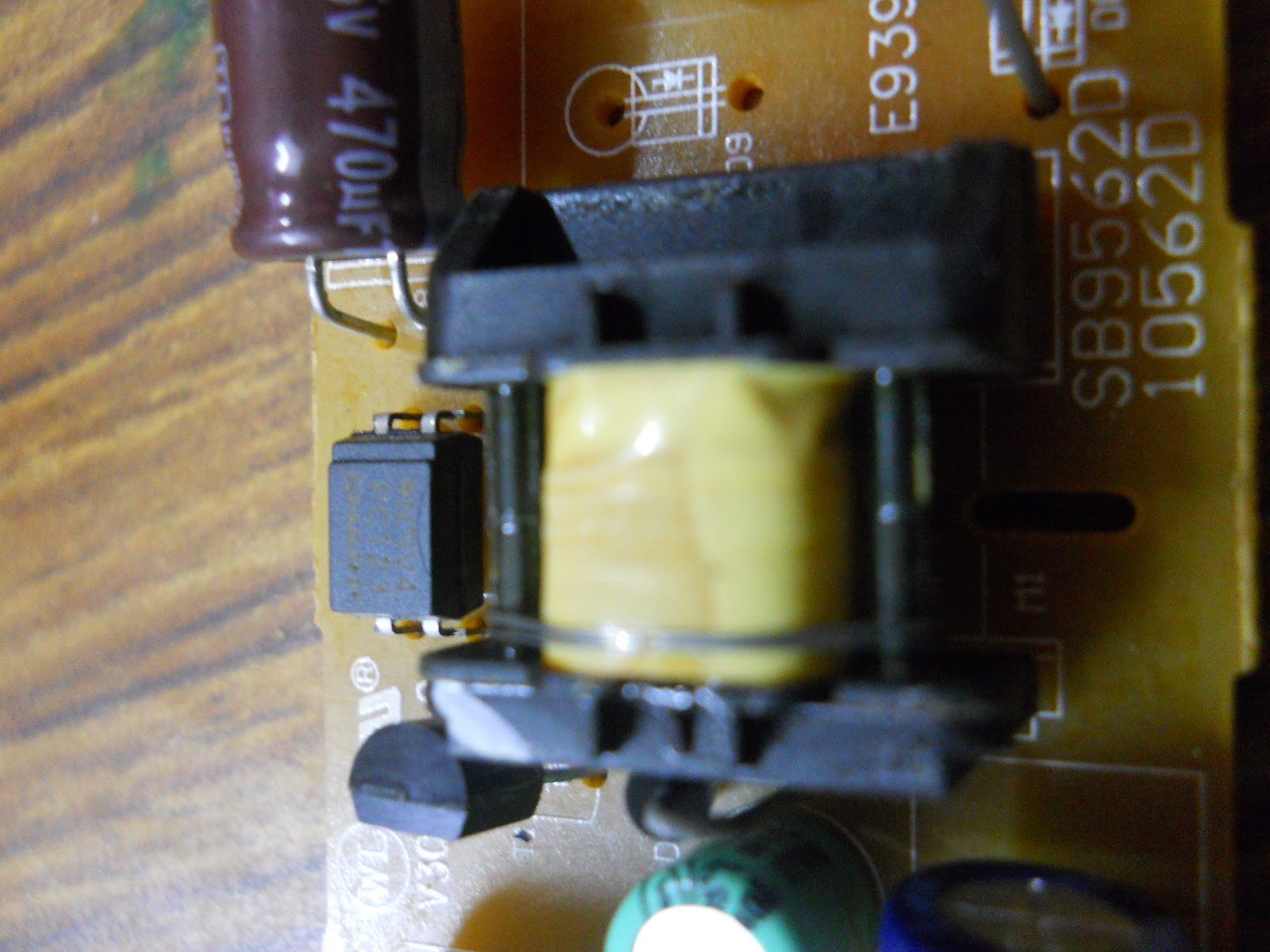 EVER WONDER WHATS INSIDE: INSIDE A MOBILE CHARGER