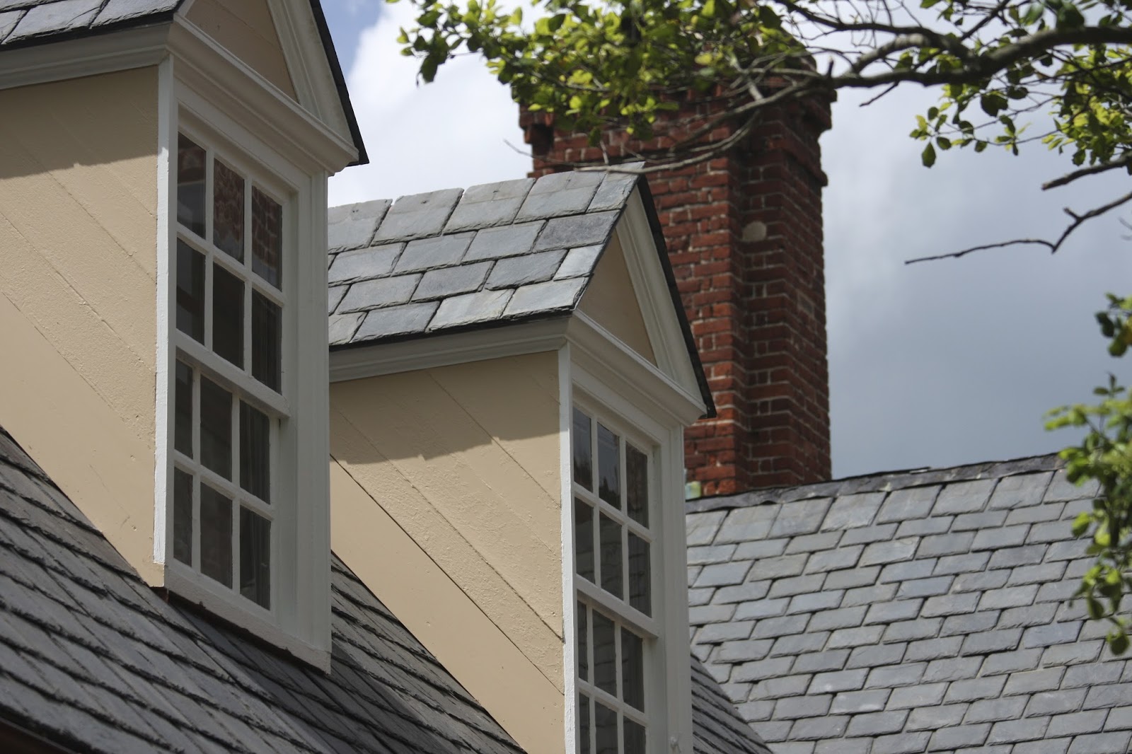 Phil's Main Roofing: How to Choose the Right Material for Your Roof