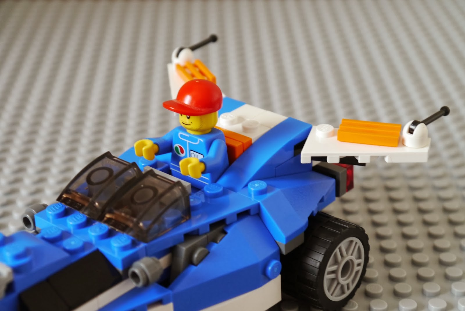The Brick Jäger: Lego Creator 31008 Thunder Wings Review