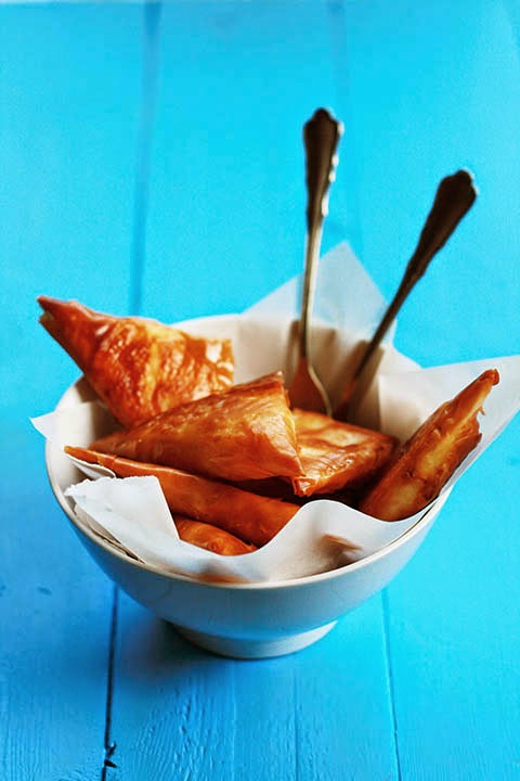 Tyropitákia - feta and phyllo, mini cheese pies / cookmegreek