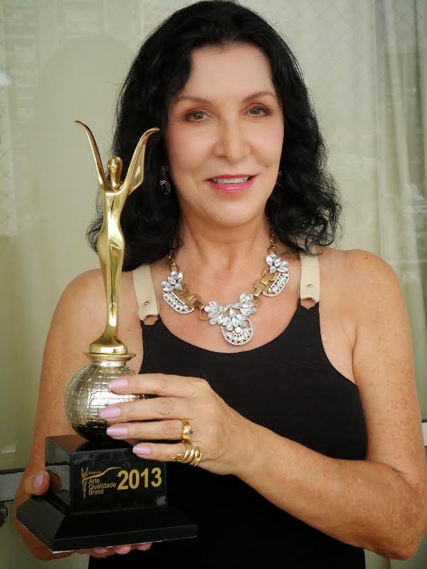 BLOG DE CULTURA E ARTE: CONFIRMADO: A ATRIZ E ESCRITORA ÍTALA NANDI VEM ...