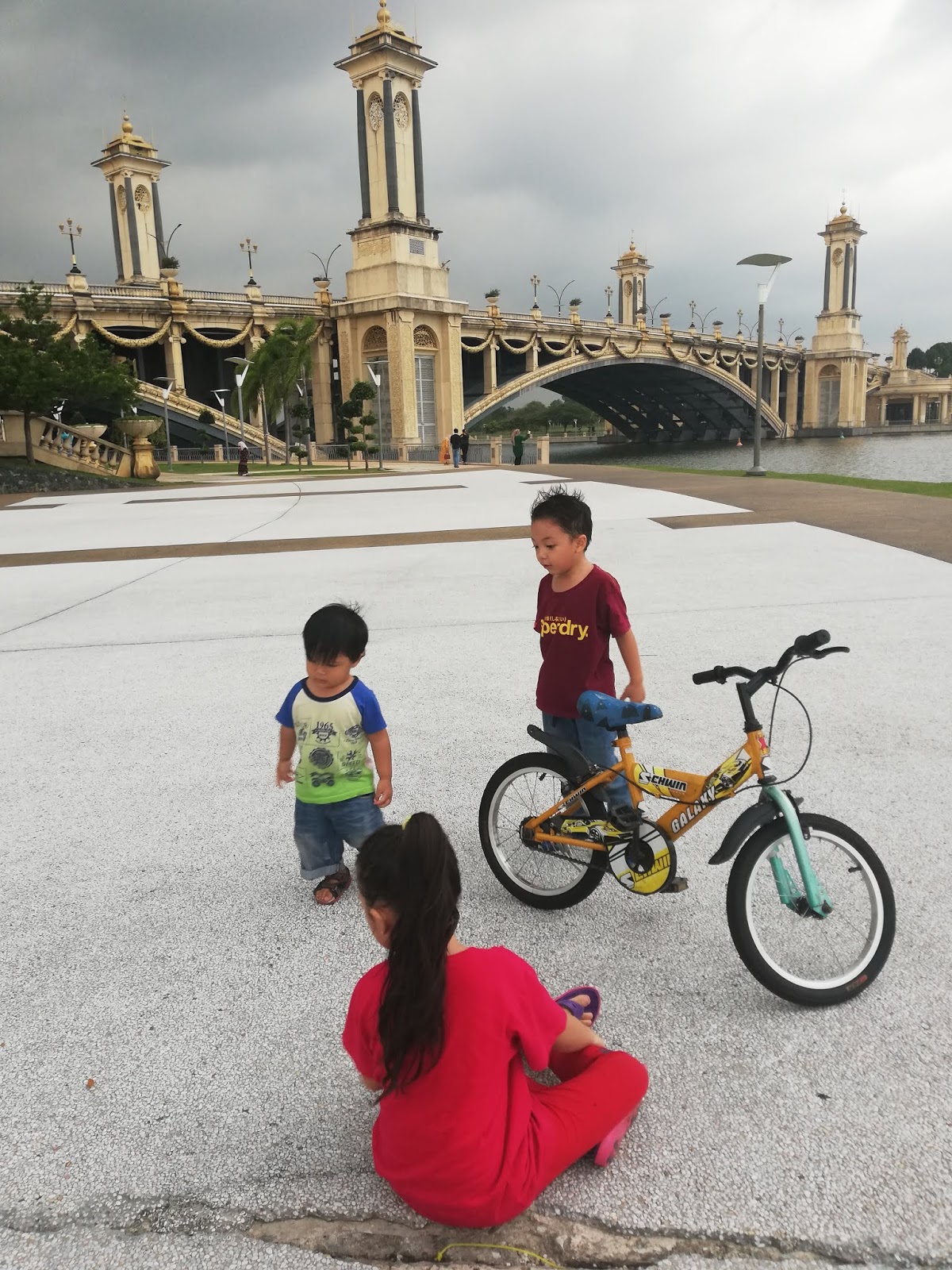 The ZnZ: Naik basikal di putrajaya