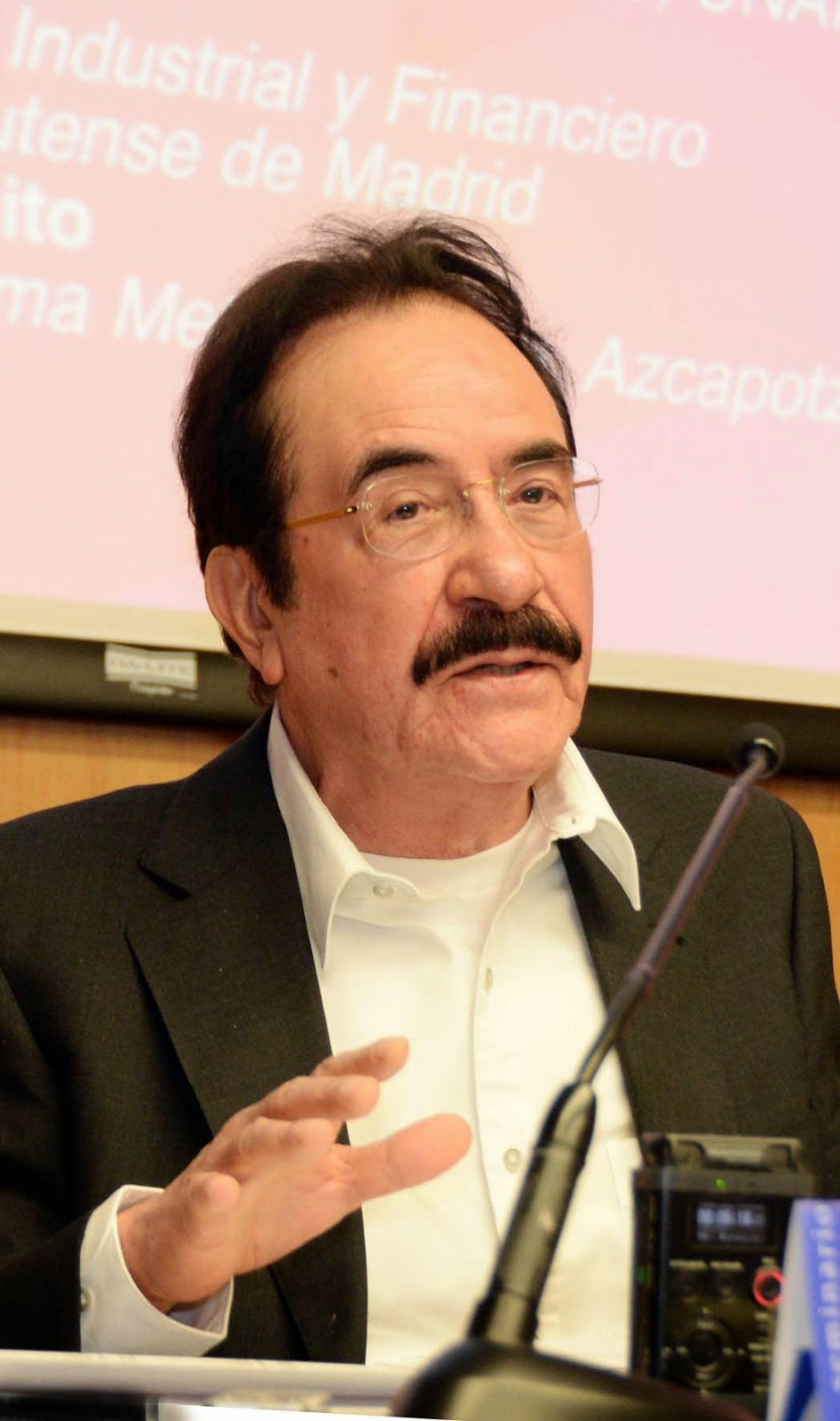 TEXTUAL-es: Para crecer, México debe cambiar la estrategia económica: Calva