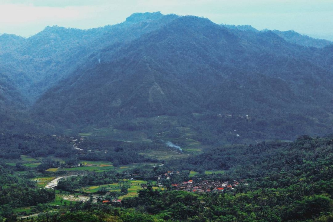 Wisata Alam Bukit Selo Arjuna dan Bligo, Bukit Batu Besar di kota ...