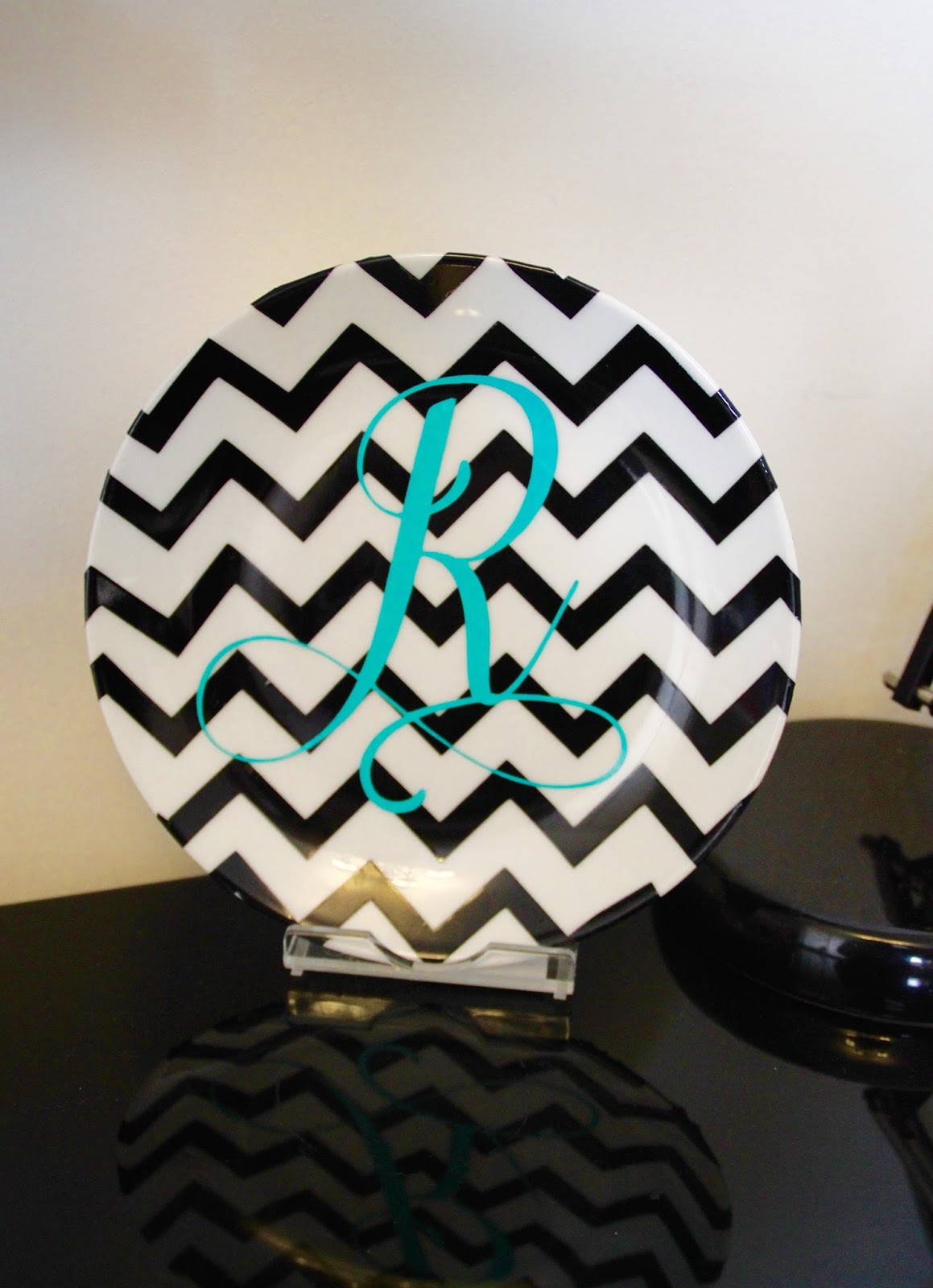 Silhouette UK: Decorative Monogram Plate Using Vinyl
