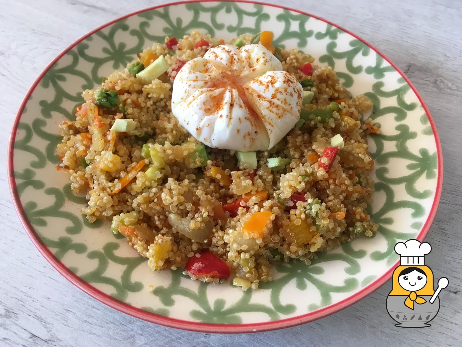 Quinoa con veduras salteadas y huevo flor - Vuelta y Vuelta