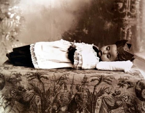 Life on: [ The Seventh Cloud ] : Children and Post-mortem photography Pt. 3