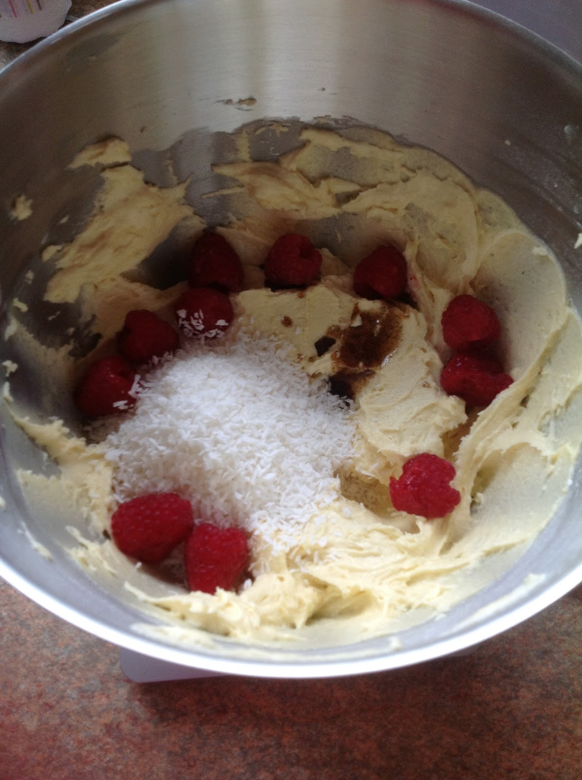 Babaduck: Raspberry and Coconut Sponge Cake