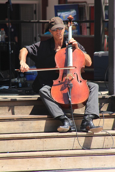The Wanderers: A Day on the Plaza