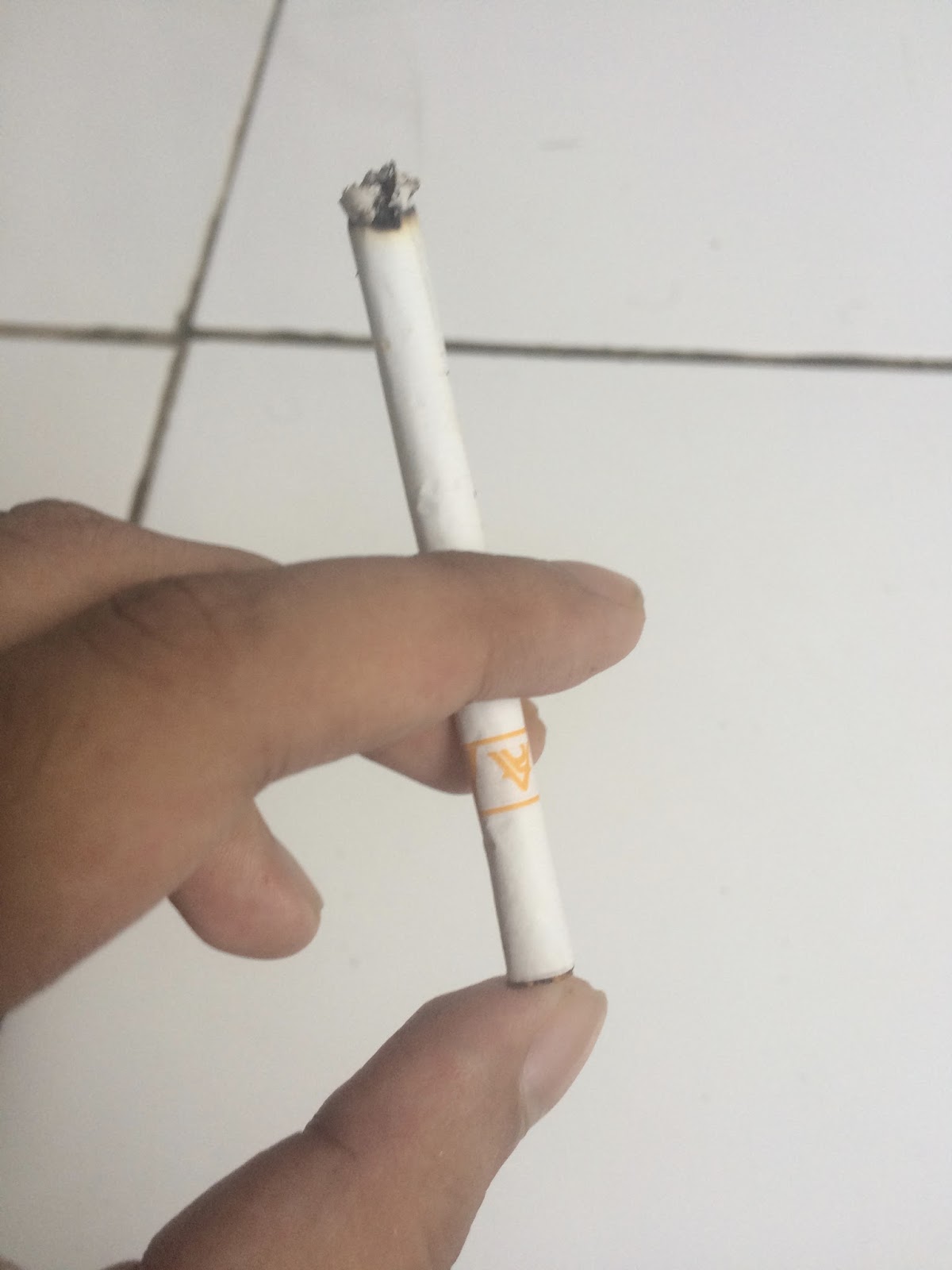 Aroma SLM (Slim), Rokok Sigaret Kretek Tangan dengan Diameter yang Kecil