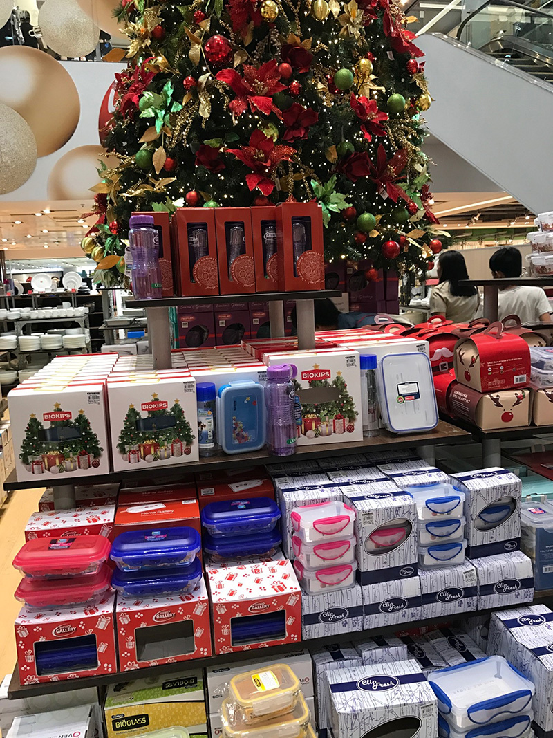 Christmas Gift Shopping at SM Home - Rochelle Rivera