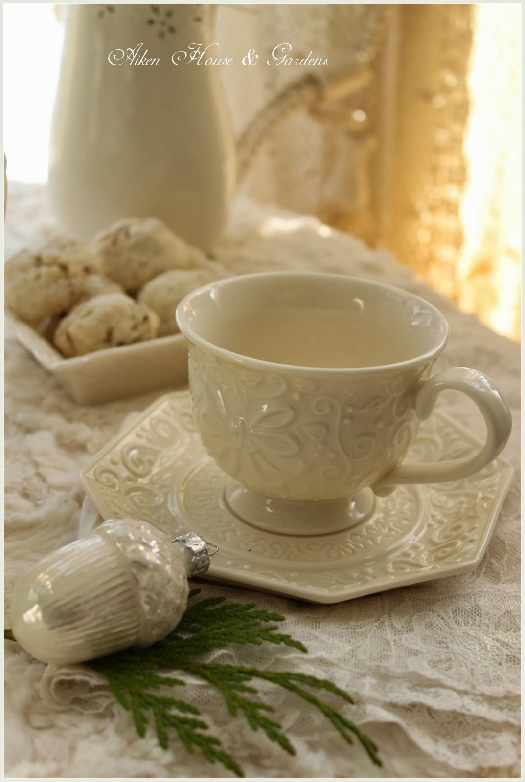 Aiken House & Gardens: Cozy Winter White Tea