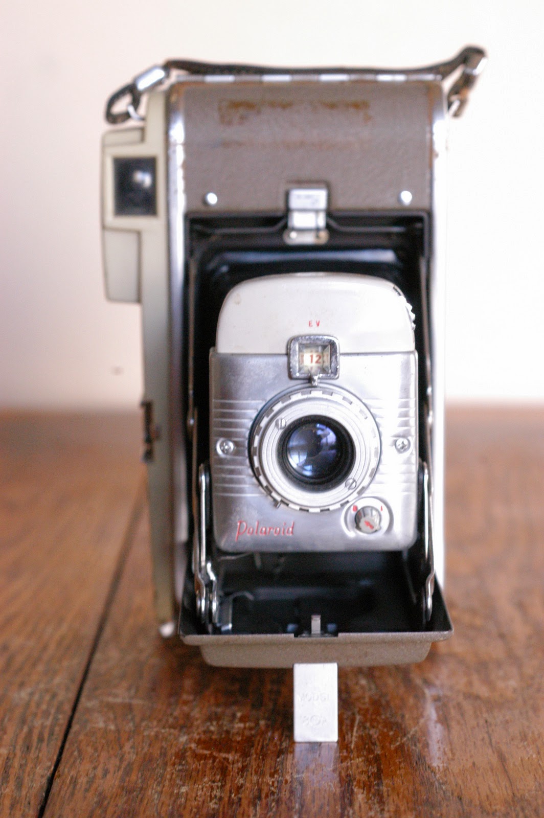 Vintage Camera House: Polaroid Model 80
