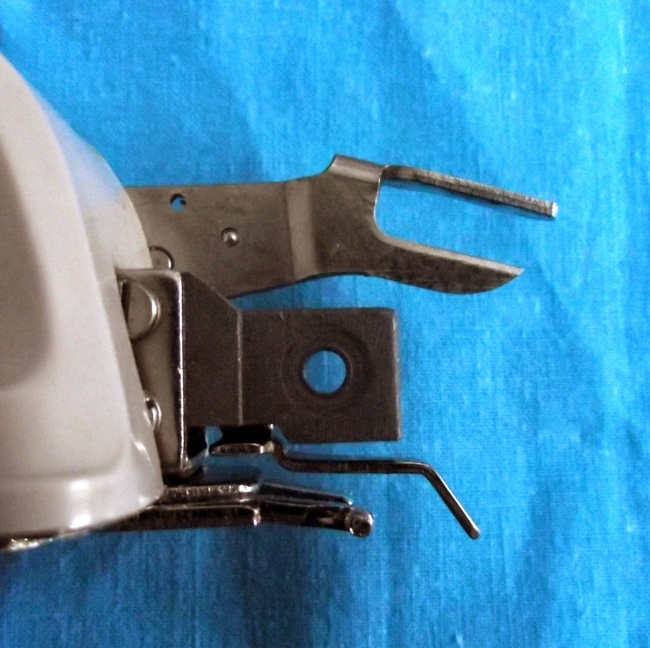 Lizzie Lenard Vintage Sewing: How to Use the Mystery Buttonholer