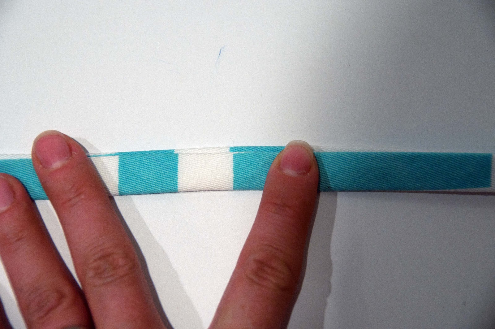Aesthetic Nest: Sewing: How to Make Bias Tube Tape Binding (Tutorial)