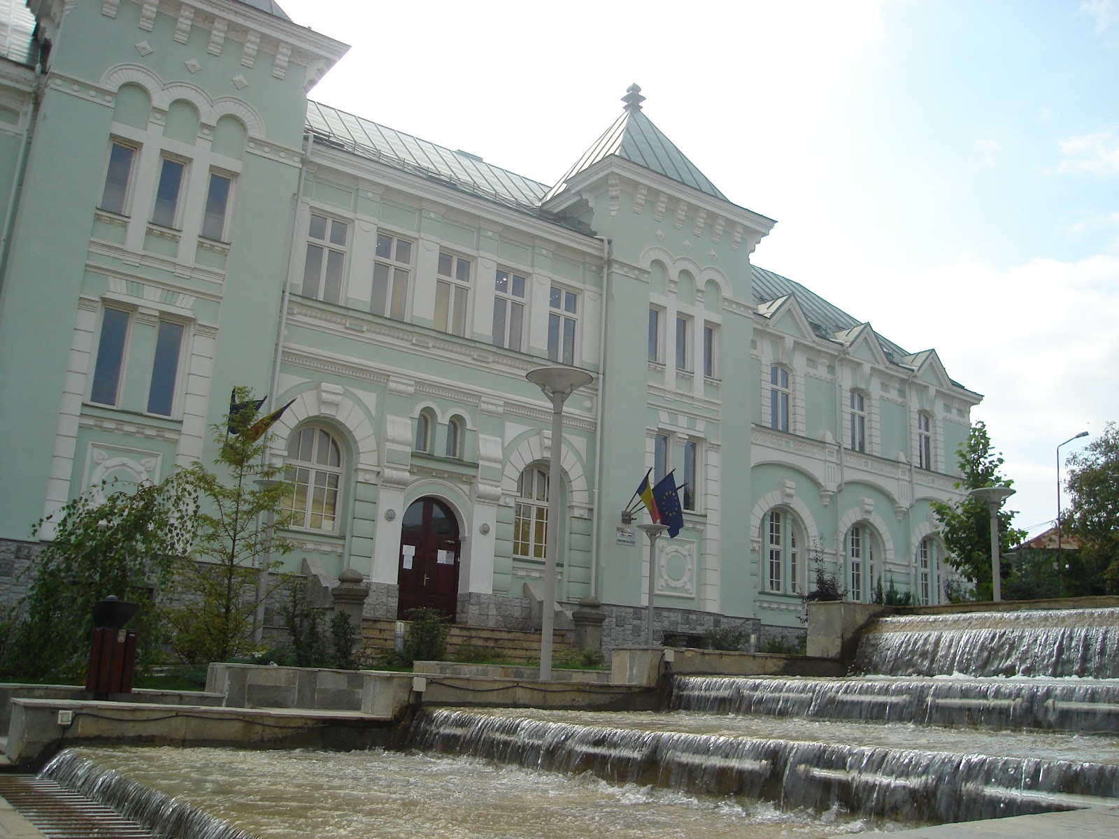 ACCENT ZIAR NATIONAL: CAZ SOCANT LA JUDECATORIA RAMNICU VALCEA