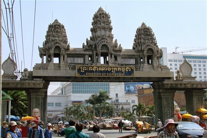 Joy in Thailand: Aranyaprathet Victory Gate (ประตูชัยอรัญประเทศ) Sakaeo