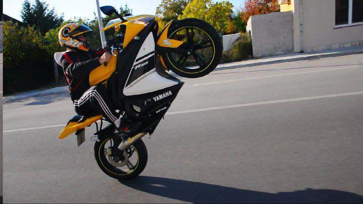 OTO HABERS: MOTOR RESİMLERİ