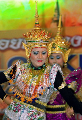 Love All Races: Malay ethnics headpiece crown headdress