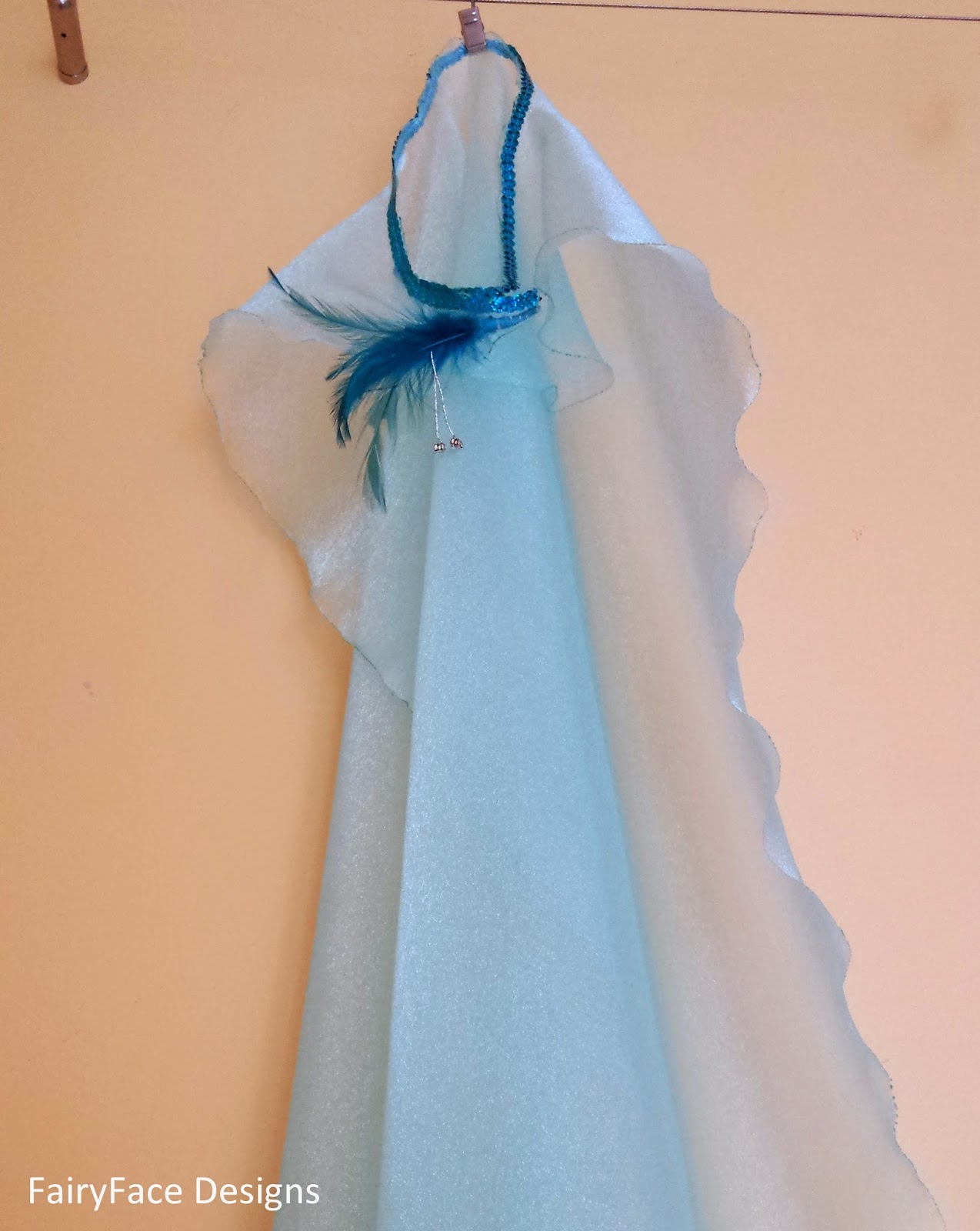 FairyFace Designs: An Elsa cape for the small girl