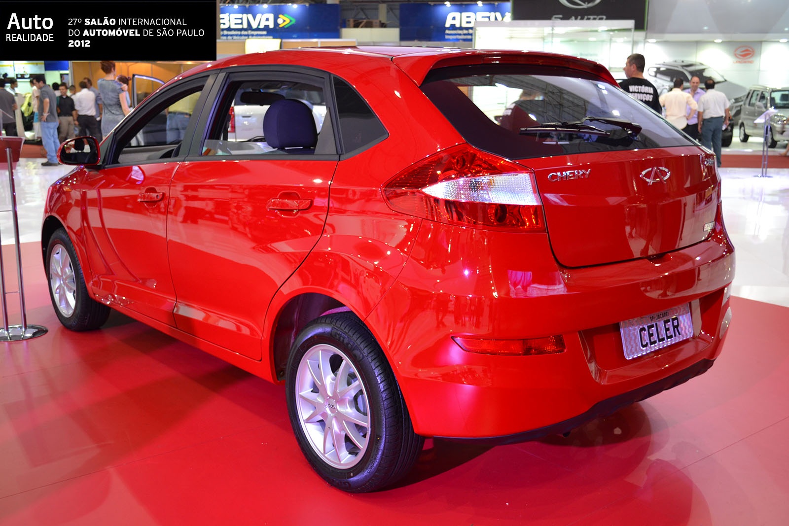 Chery apresenta Celer Hatch e Sedan