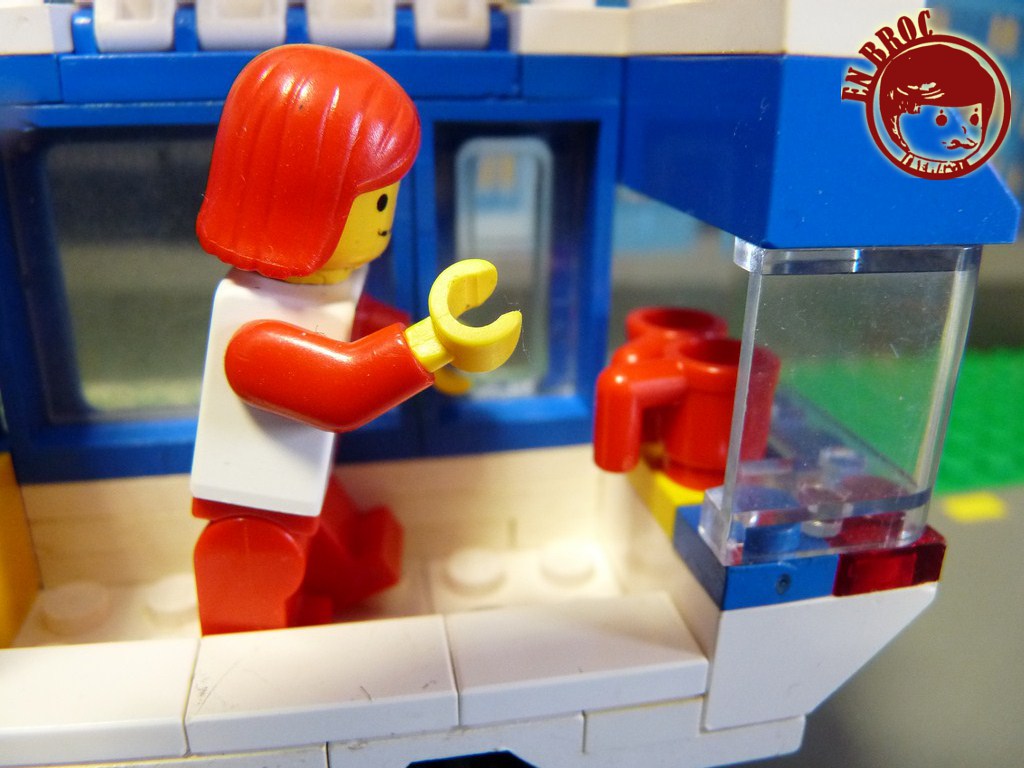 en-broc: Lego 6694 : Car with Camper, 1984