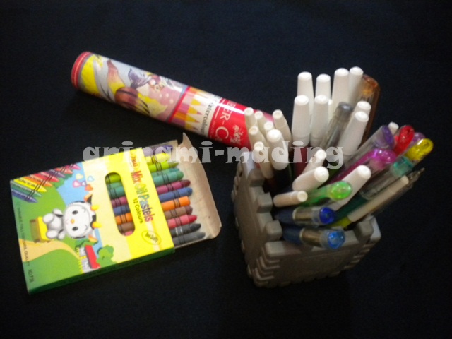 All things by Arina Rahmi: peralatan 'tempur' mading (bahan-bahan mading)