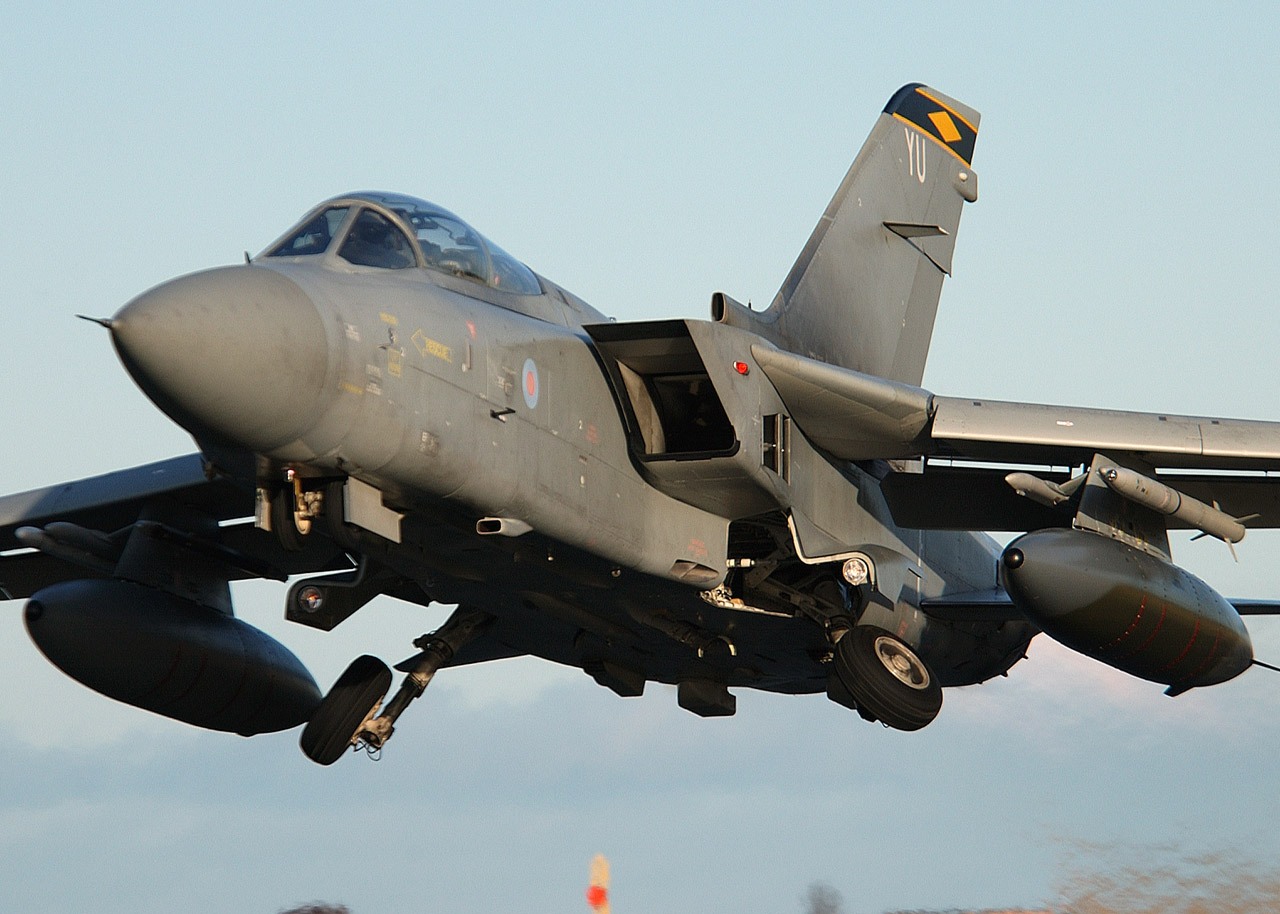 Miltary-Wallpapers|Guns-hd-Wallpaper: Jet Fighter Attack Airplanes ...