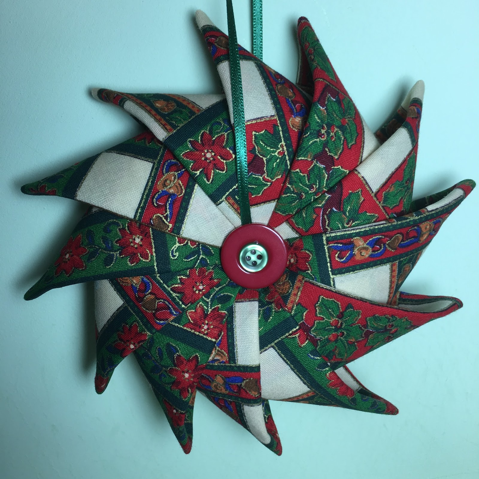 Deborah Designs: Christmas Pinwheel Decoration