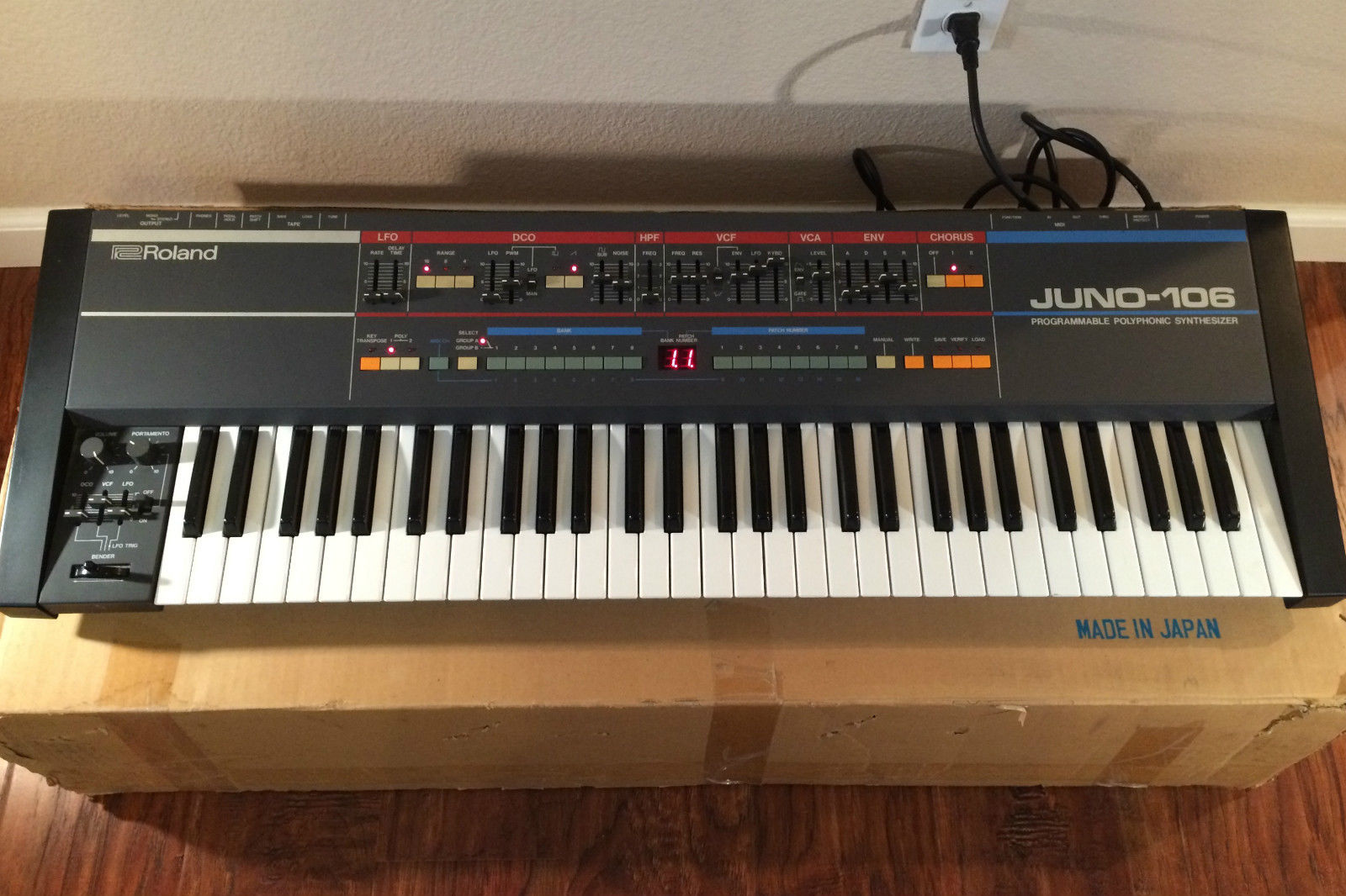 MATRIXSYNTH: Roland Juno-106 with Original Box