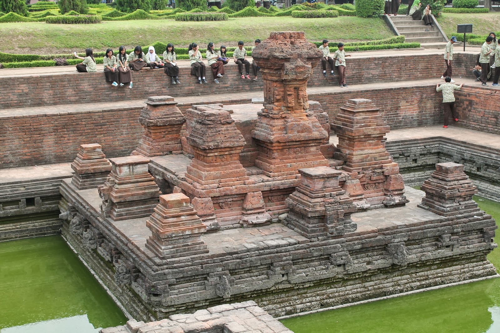 Museum Trowulan, Candi Bajang Ratu dan candi Tikus - SMPN 49 SURABAYA