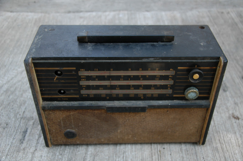 serba vintage: Radio jadul dari kayu