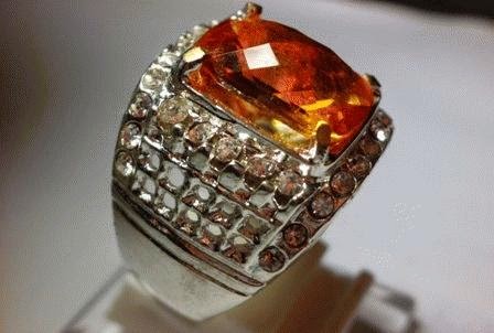 Batu Orgonite: Pancaran Warna Batu Topaz Yang Sangat Jernih