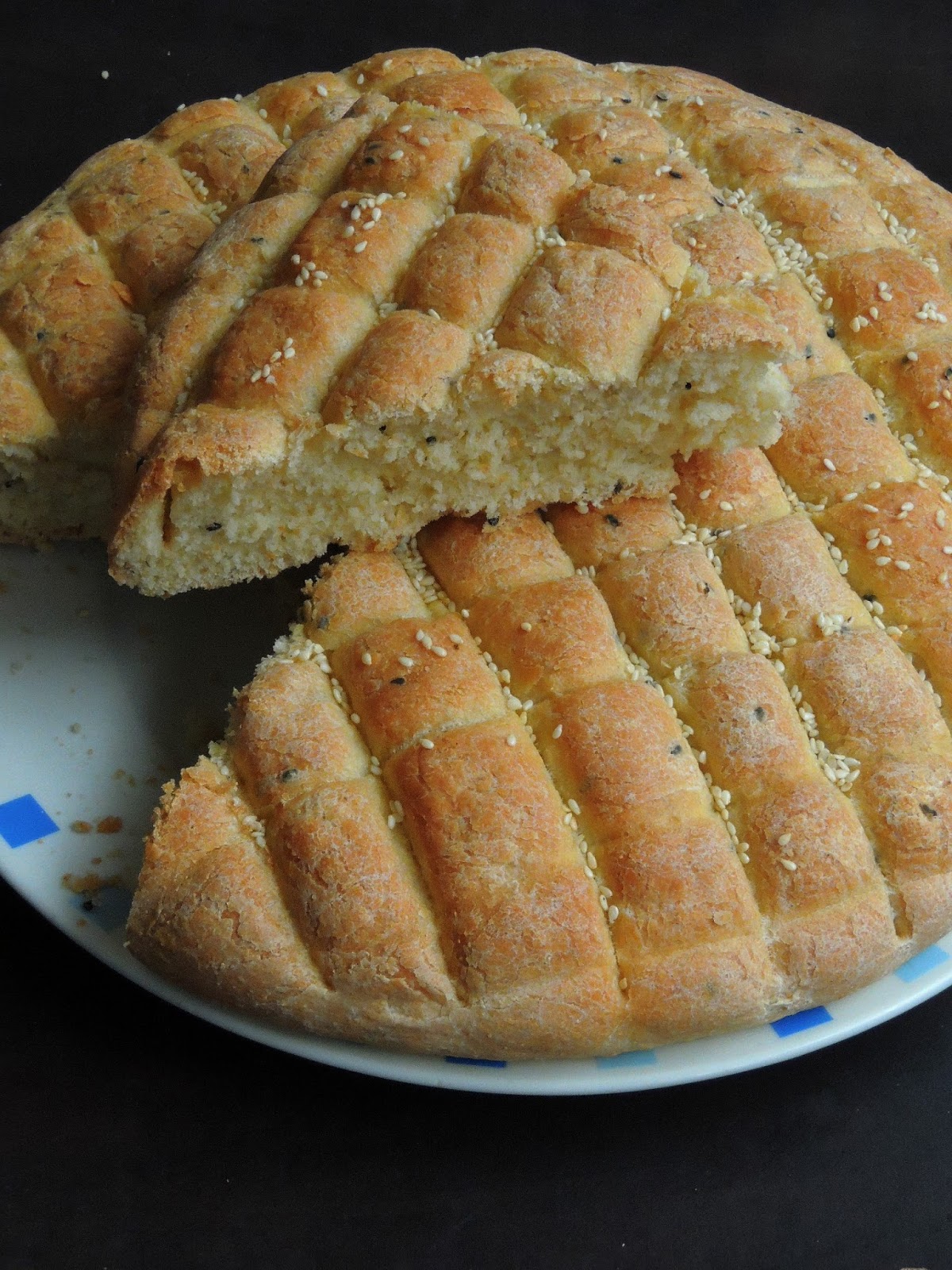 Priya's Versatile Recipes: Khobz Mzaweq/Vegan Moroccan Decorated Bread