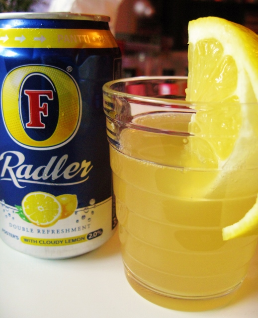 SAFKABLOGI.FI: Safkablogi testaa: Foster's Radler