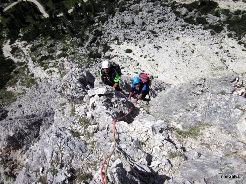 TRINI Y SALVA: Spigolo Alpini a la Pirámide del Col dei Bos, 2.400 m.