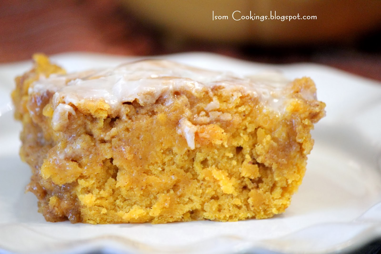 Isom Cookings: Pumpkin Cinnamon Roll Cake